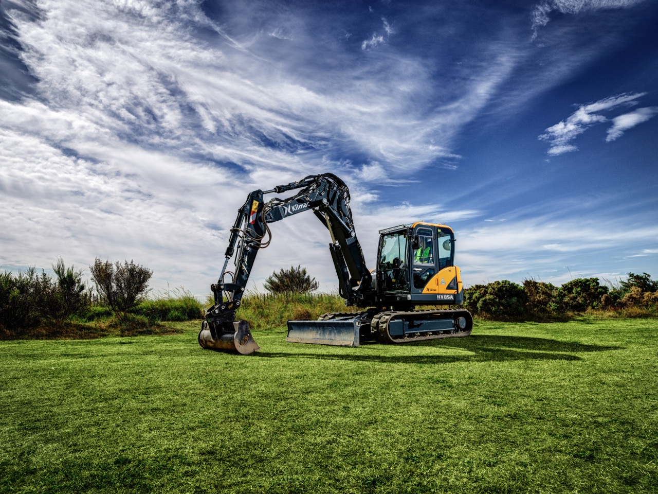 Kilmac operator chooses mighty Hyundai HX85A