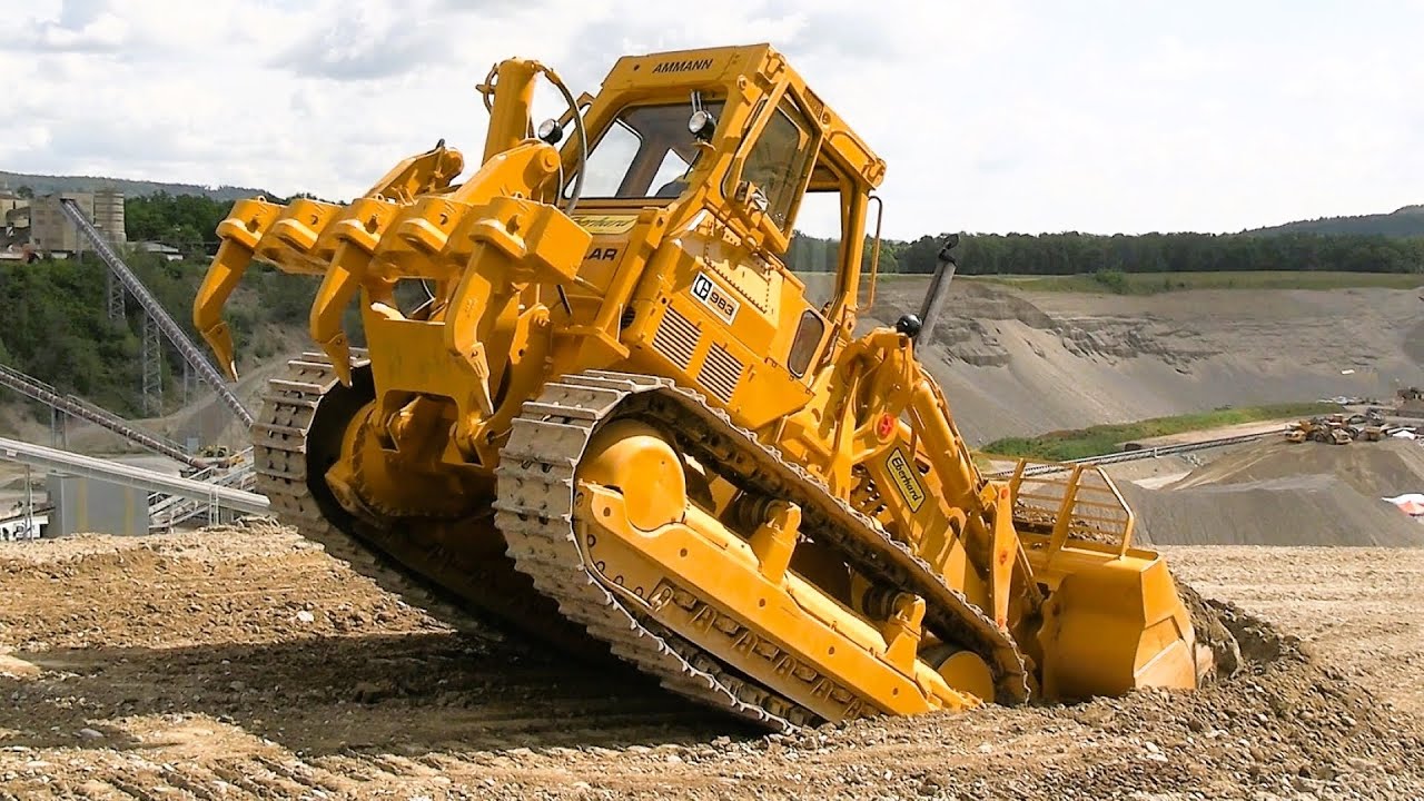 Cat’s Veteran Big ‘Traxcavator’ at Quarry Demo