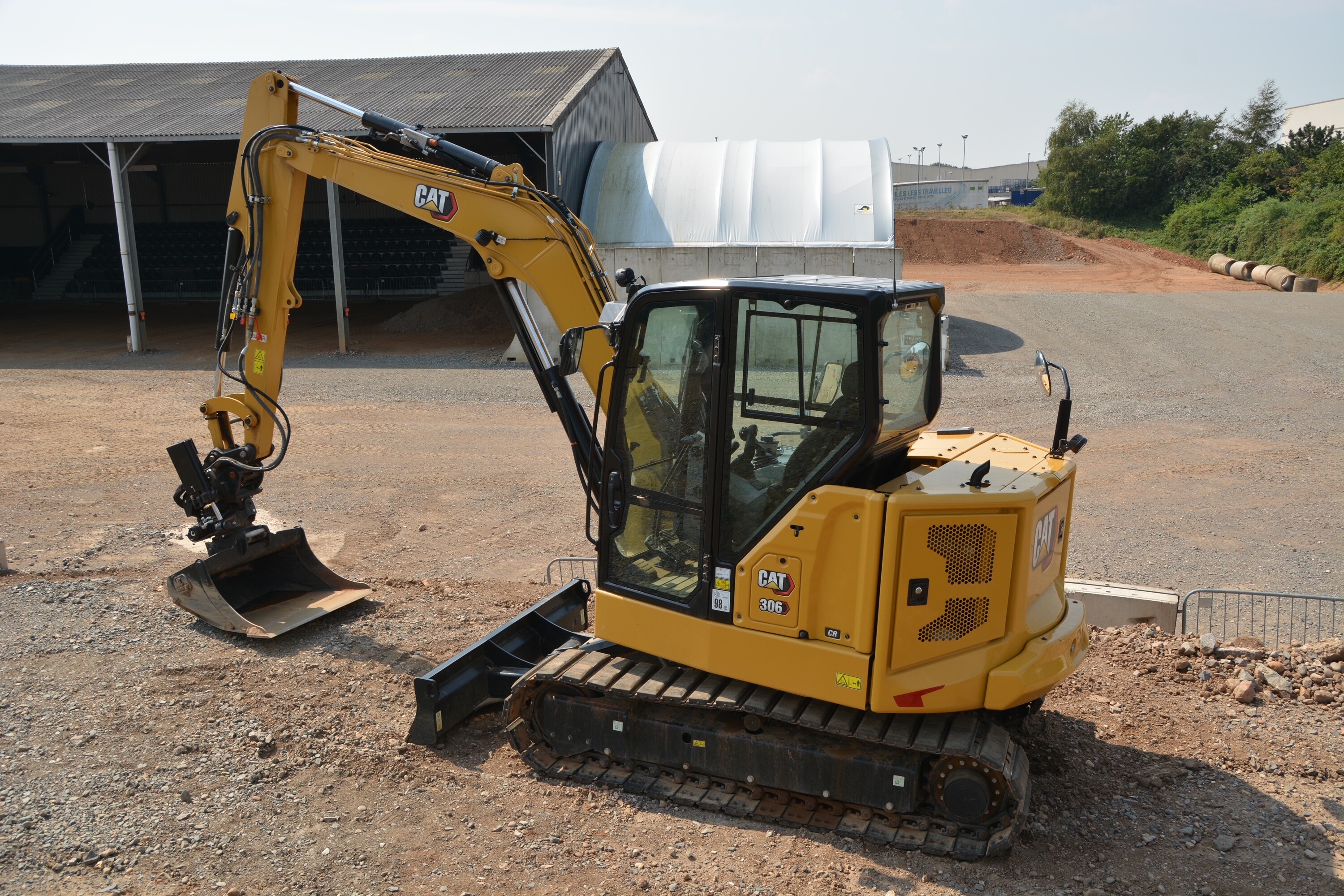 Cat’s 6-tonner strikes a pose at Desford