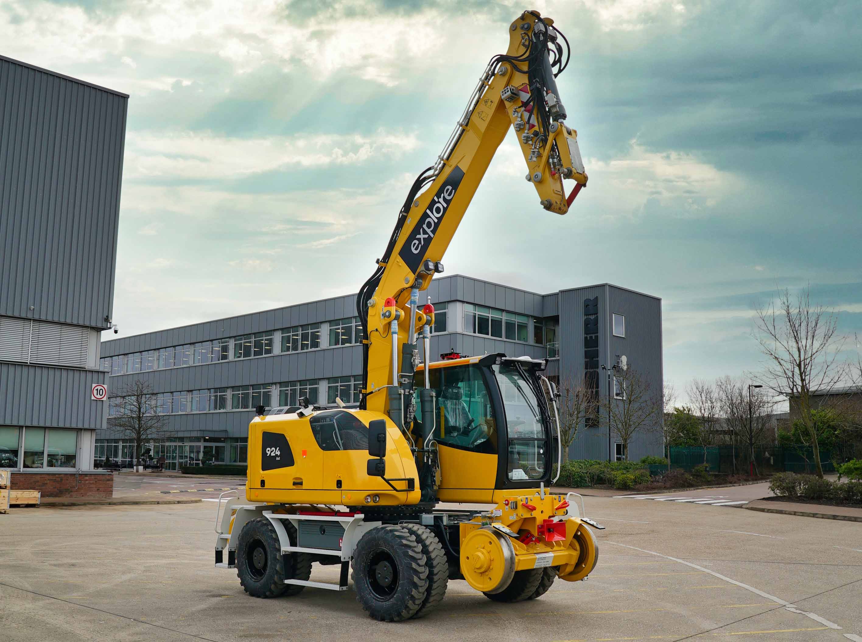 Explore Plant orders Liebherr A 924 Litronic