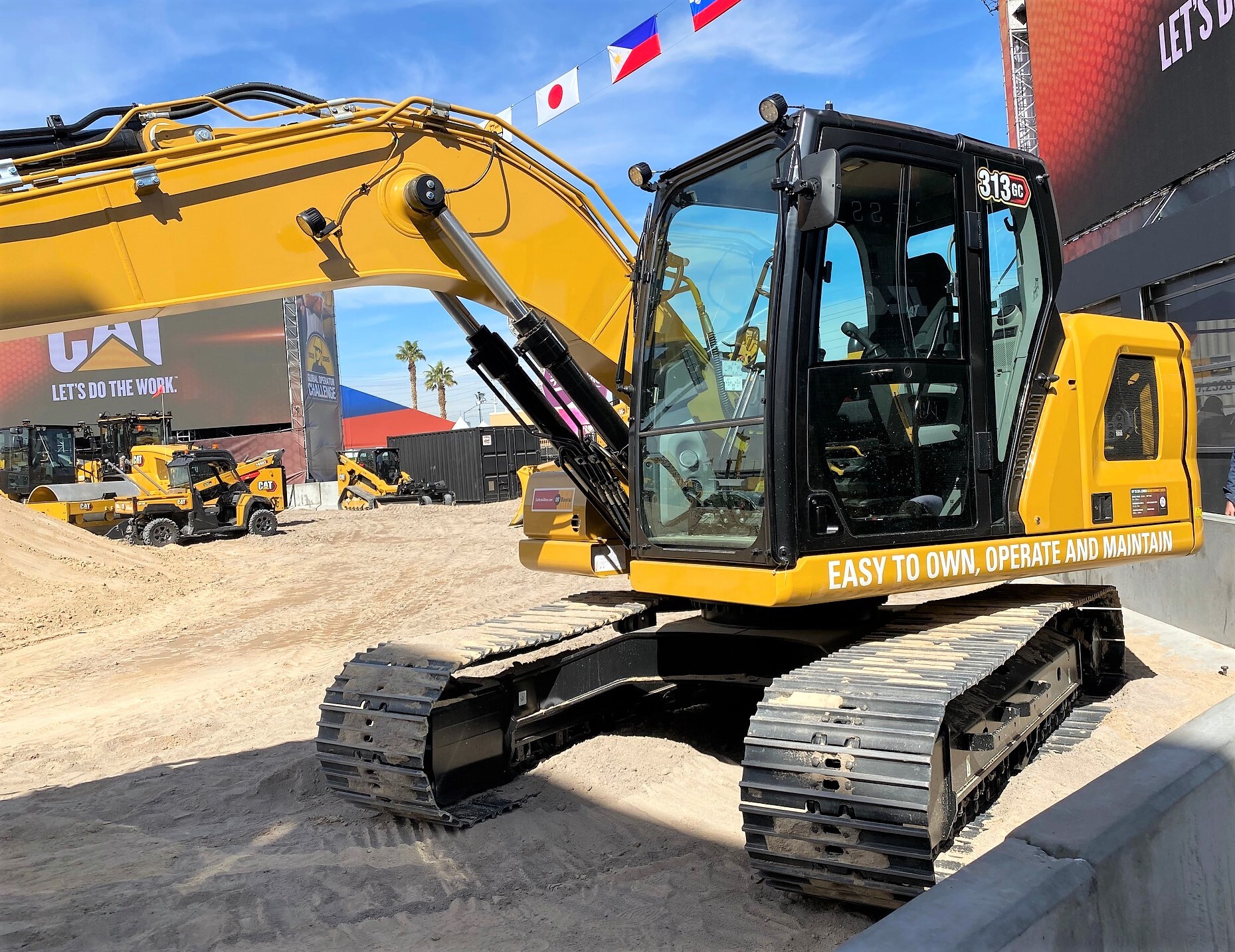 New Cat 13-Tonne Excavator Looks a Class Act