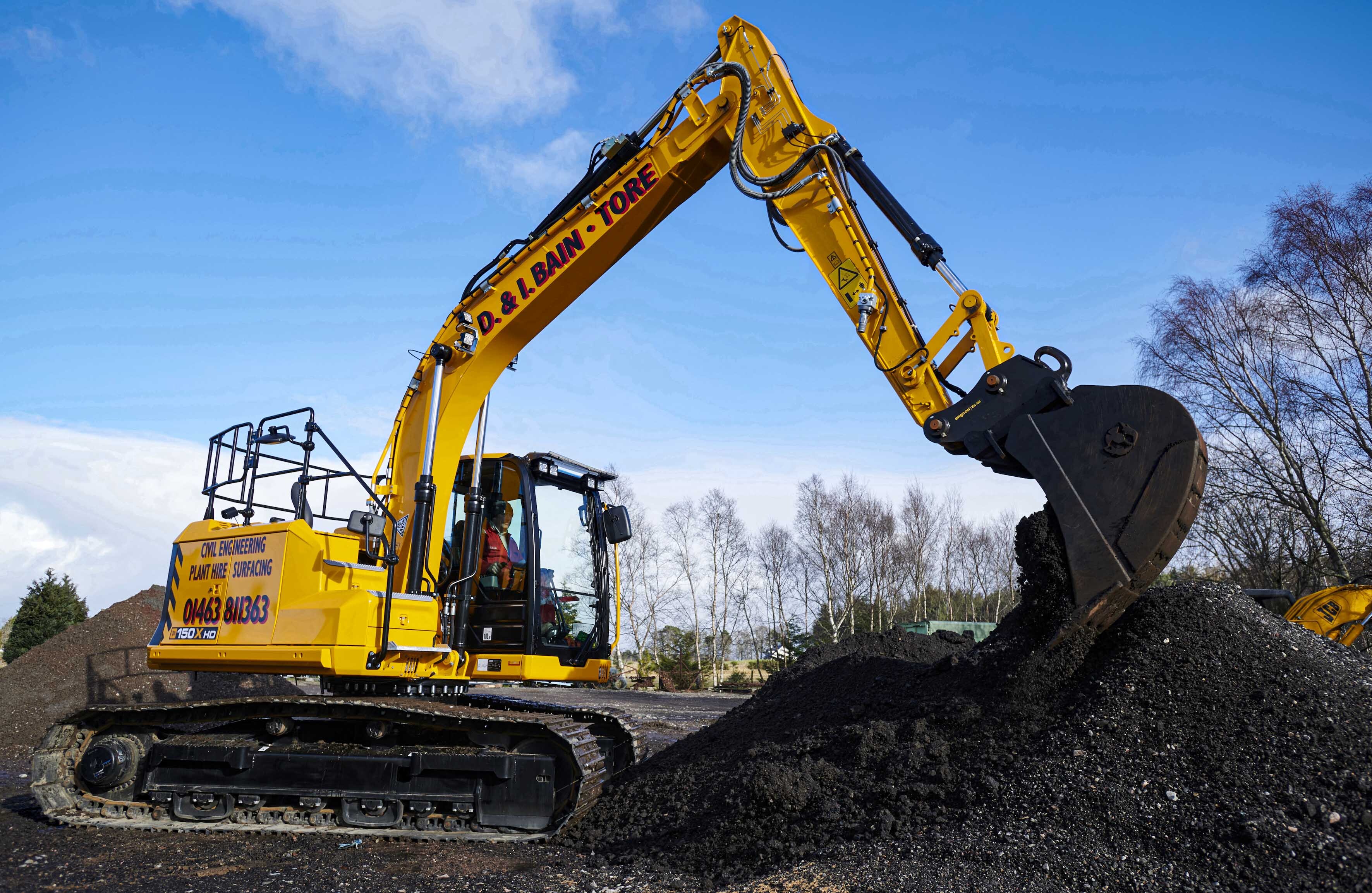 New JCB 150X HD joins classic excavator