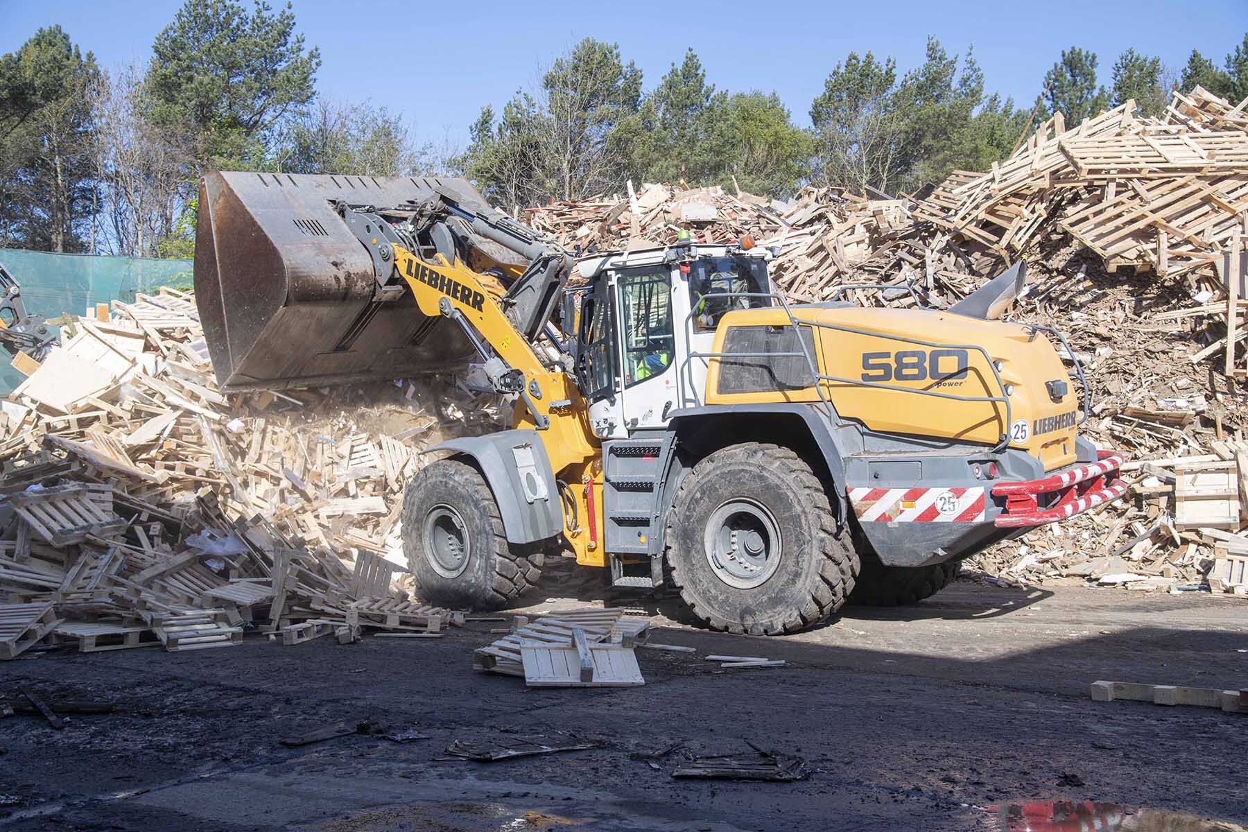 Timberpak adds Liebherr L 580 XPower to fleet