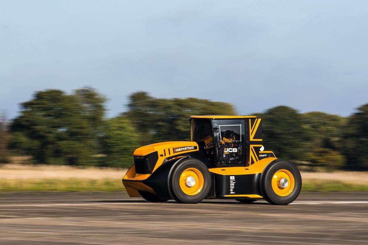 JCB FASTRAC Storms into Record Books as World's Fastest Tractor