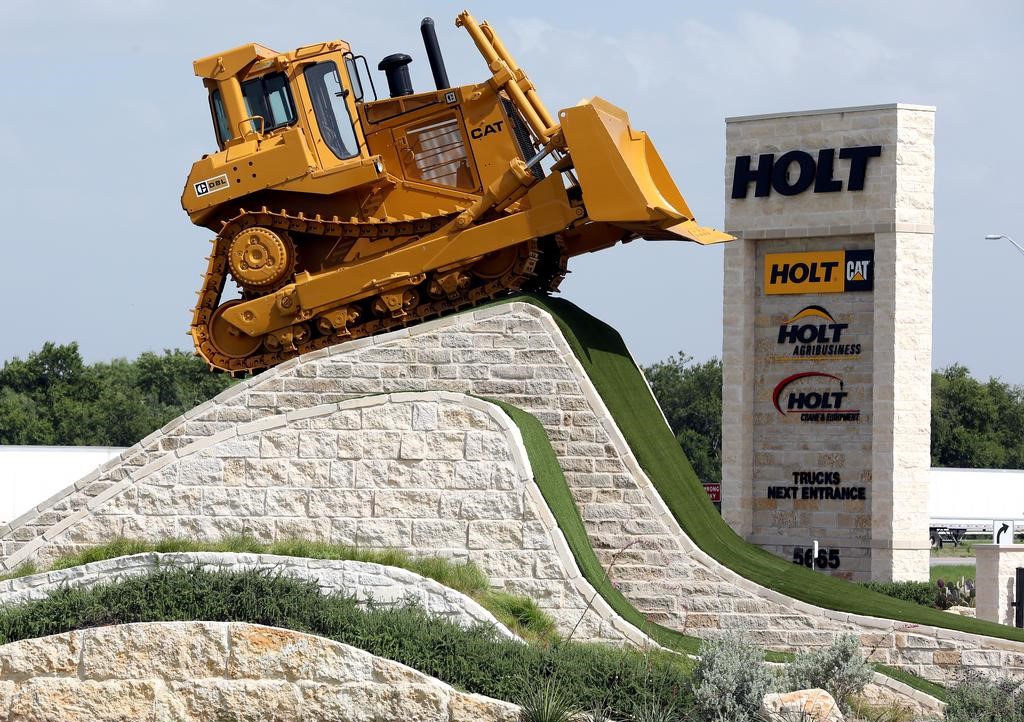 Classic Caterpillar’s Stand Proud at Holt Cat