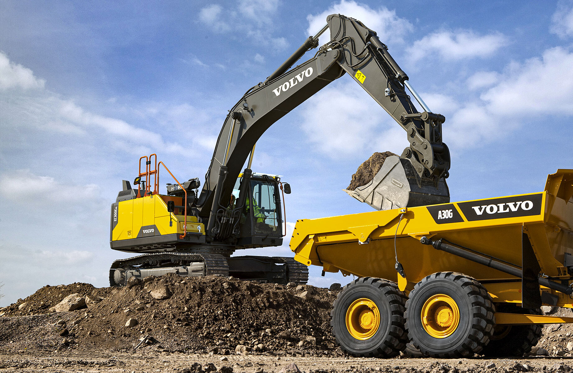 How clever tech on Volvo EC300E Hybrid saves fuel