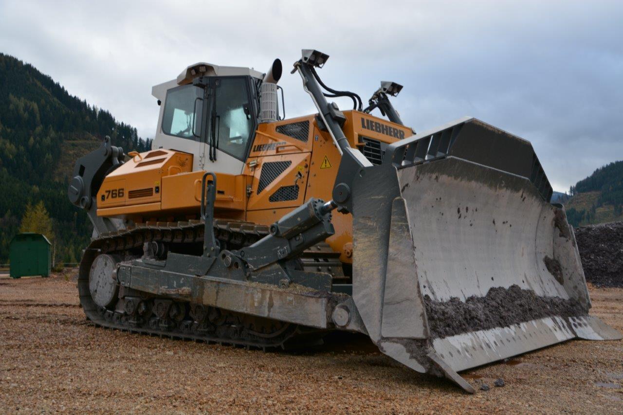 Liebherr’s PR 766 dozing with style